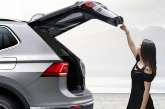 Toyota Innova Zenix Power Electric Tailgate Liftgate with Foot Kick ...